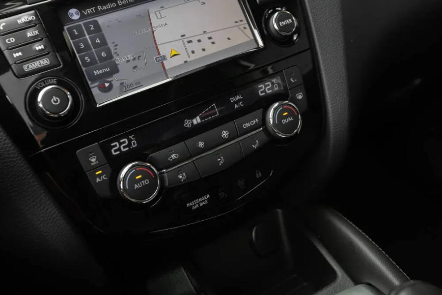 White Nissan Qashqai 2017 in Jelgava, with an engine capacity of 1.20 L and mileage of 90 thousand km for 9500 €, photo 19 on AUTOMOTO.COM.LV