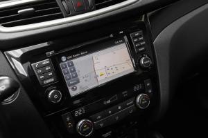 White Nissan Qashqai 2017 in Jelgava, with an engine capacity of 1.20 L and mileage of 90 thousand km for 9500 €, photo 20 on AUTOMOTO.COM.LV