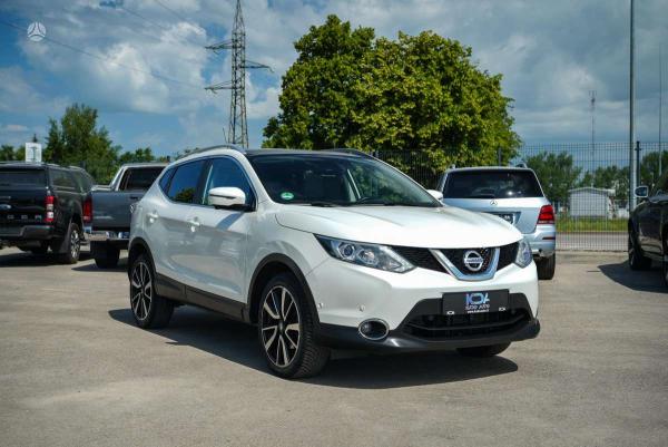 White Nissan Qashqai 2017 in Marijampole, with an engine capacity of 1.20 L and mileage of 127 thousand km for 10950 €, photo 1 on AUTOMOTO.COM.LV