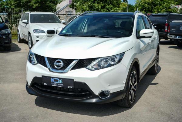 White Nissan Qashqai 2017 in Marijampole, with an engine capacity of 1.20 L and mileage of 127 thousand km for 10950 €, photo 4 on AUTOMOTO.COM.LV