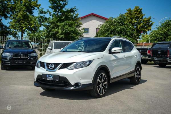 White Nissan Qashqai 2017 in Marijampole, with an engine capacity of 1.20 L and mileage of 127 thousand km for 10950 €, photo 5 on AUTOMOTO.COM.LV