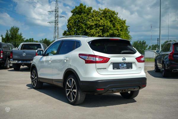 White Nissan Qashqai 2017 in Marijampole, with an engine capacity of 1.20 L and mileage of 127 thousand km for 10950 €, photo 9 on AUTOMOTO.COM.LV