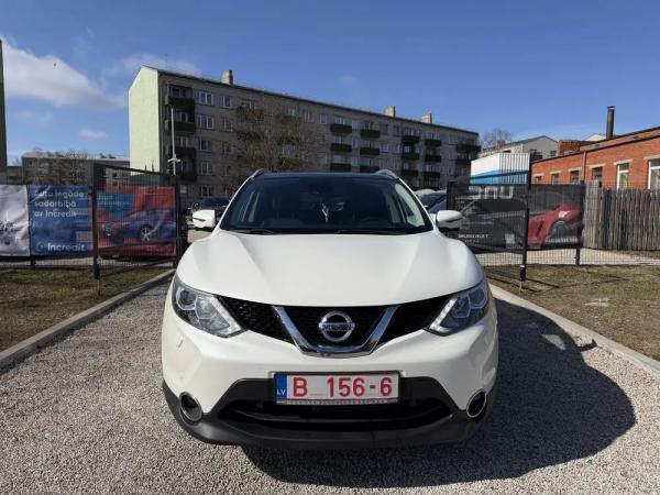White Nissan Qashqai 2017 in Ventspils, with an engine capacity of 1.60 L and mileage of 146 thousand km for 9800 €, photo 2 on AUTOMOTO.COM.LV