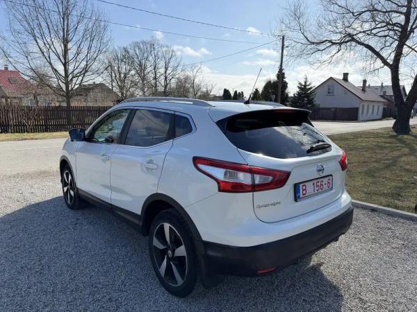 White Nissan Qashqai 2017 in Ventspils, with an engine capacity of 1.60 L and mileage of 146 thousand km for 9800 €, photo 6 on AUTOMOTO.COM.LV