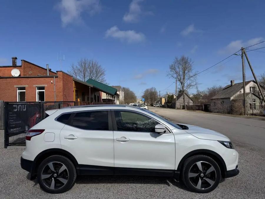 Balts Nissan Qashqai 2017 Ventspils, ar dzinēja tilpumu 1.60 L un nobraukumu 146 tūkst. km par 9800 €, foto 9 vietnē AUTOMOTO.COM.LV