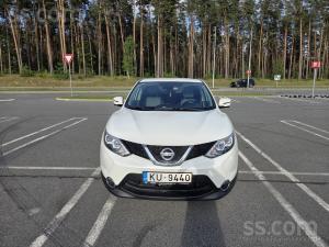Белый Ниссан Кашкай 2017 в Рига, объемом двигателя 1.20 л и пробегом 148 тыс. км за 10000 €, фото  на AUTOMOTO.COM.LV