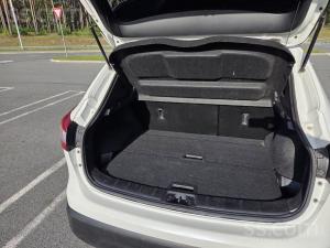 Balts Nissan Qashqai 2017 Rīga, ar dzinēja tilpumu 1.20 L un nobraukumu 148 tūkst. km par 10000 €, foto 8 vietnē AUTOMOTO.COM.LV