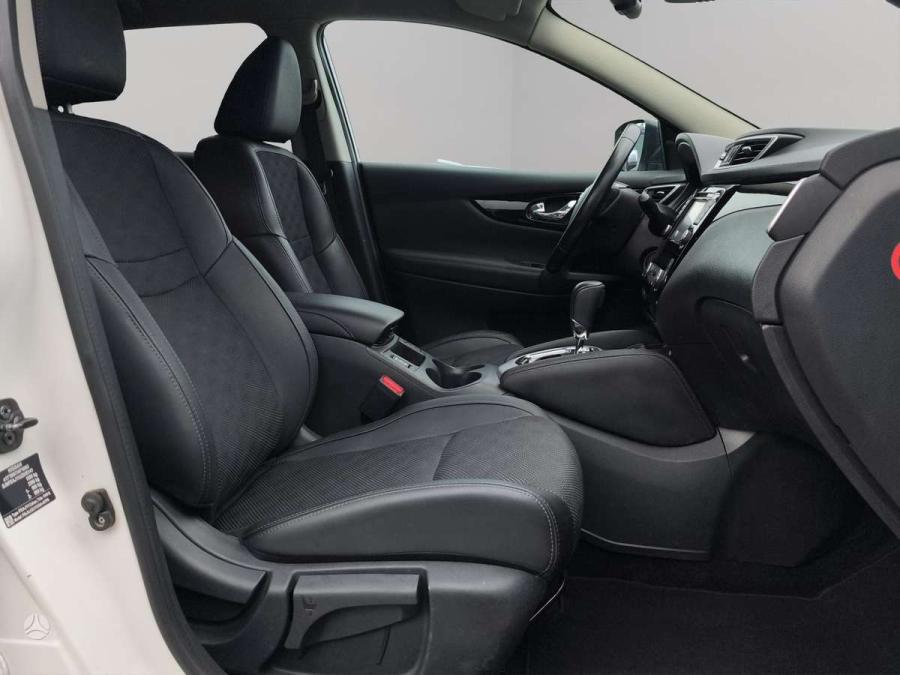White Nissan Qashqai 2017 in Vilnius, with an engine capacity of 1.20 L and mileage of 76 thousand km for 11499 €, photo 9 on AUTOMOTO.COM.LV
