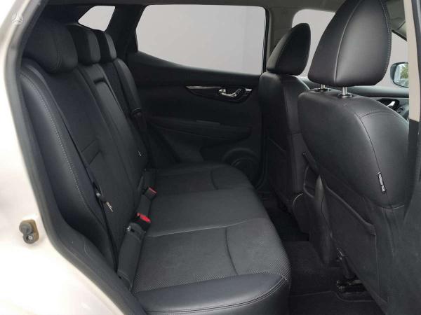 White Nissan Qashqai 2017 in Vilnius, with an engine capacity of 1.20 L and mileage of 76 thousand km for 11499 €, photo 9 on AUTOMOTO.COM.LV