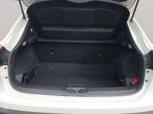 White Nissan Qashqai 2017 in Vilnius, with an engine capacity of 1.20 L and mileage of 76 thousand km for 11499 €, photo 11 on AUTOMOTO.COM.LV