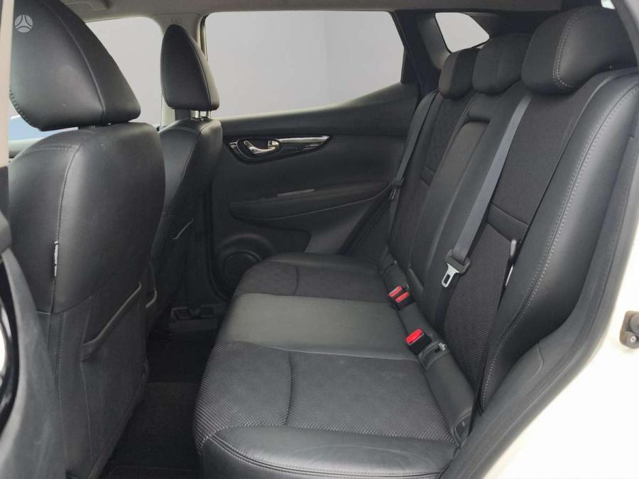 White Nissan Qashqai 2017 in Vilnius, with an engine capacity of 1.20 L and mileage of 76 thousand km for 11499 €, photo 12 on AUTOMOTO.COM.LV