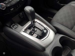 White Nissan Qashqai 2017 in Vilnius, with an engine capacity of 1.20 L and mileage of 76 thousand km for 11499 €, photo 19 on AUTOMOTO.COM.LV