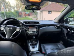 White Nissan Qashqai 2017 in Daugavpils, with an engine capacity of 1.20 L and mileage of 54 thousand km for 11700 €, photo  on AUTOMOTO.COM.LV
