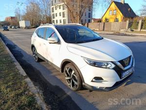 White Nissan Qashqai 2017 in Riga, with an engine capacity of 1.20 L and mileage of 134 thousand km for 11500 €, photo  on AUTOMOTO.COM.LV