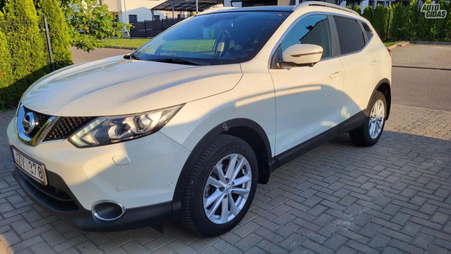 White Nissan Qashqai 2017 in Vilnius, with an engine capacity of 1.20 L and mileage of 90 thousand km for 11500 €, photo 3 on AUTOMOTO.COM.LV