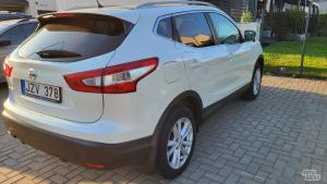 White Nissan Qashqai 2017 in Vilnius, with an engine capacity of 1.20 L and mileage of 90 thousand km for 11500 €, photo 5 on AUTOMOTO.COM.LV