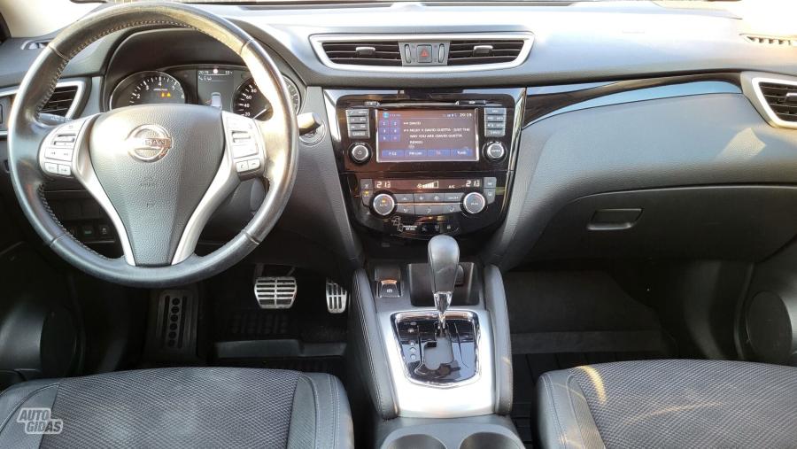 White Nissan Qashqai 2017 in Vilnius, with an engine capacity of 1.20 L and mileage of 90 thousand km for 11500 €, photo 9 on AUTOMOTO.COM.LV