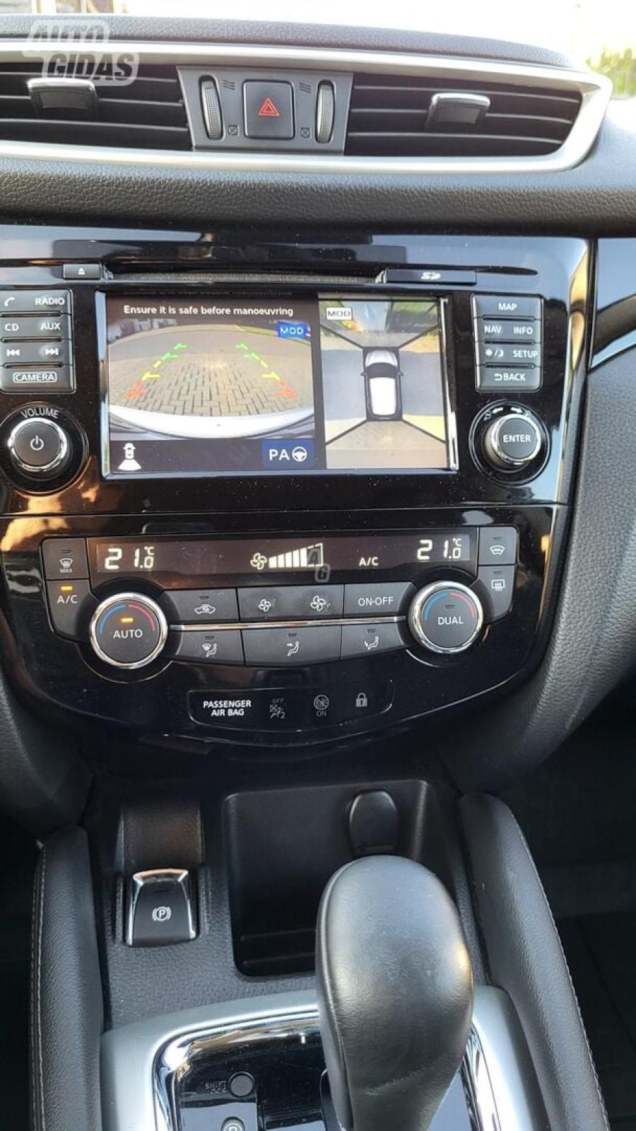 White Nissan Qashqai 2017 in Vilnius, with an engine capacity of 1.20 L and mileage of 90 thousand km for 11500 €, photo 11 on AUTOMOTO.COM.LV