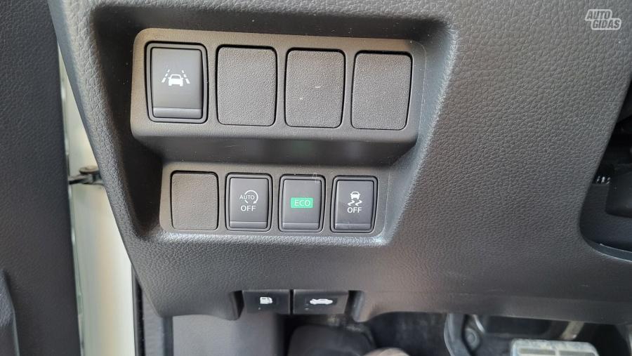 White Nissan Qashqai 2017 in Vilnius, with an engine capacity of 1.20 L and mileage of 90 thousand km for 11500 €, photo 12 on AUTOMOTO.COM.LV