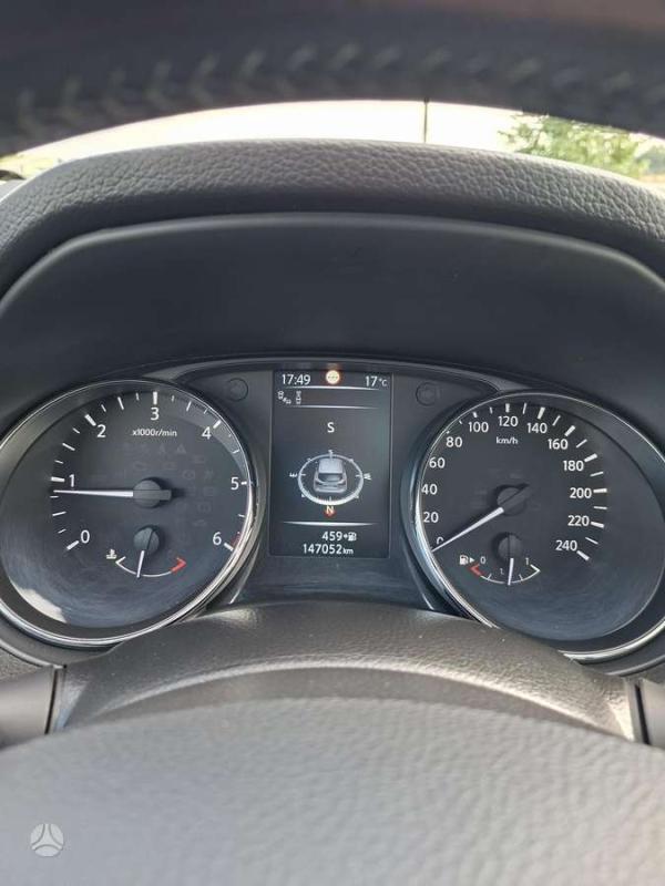 White Nissan Qashqai 2017 in Klaipeda, with an engine capacity of 1.46 L and mileage of 147 thousand km for 12700 €, photo 3 on AUTOMOTO.COM.LV