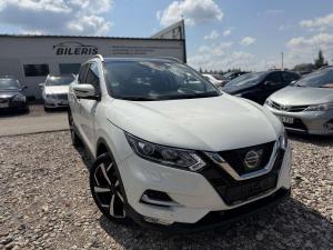 White Nissan Qashqai 2017 in Utena, with an engine capacity of 1.20 L and mileage of 200 thousand km for 7690 €, photo  on AUTOMOTO.COM.LV