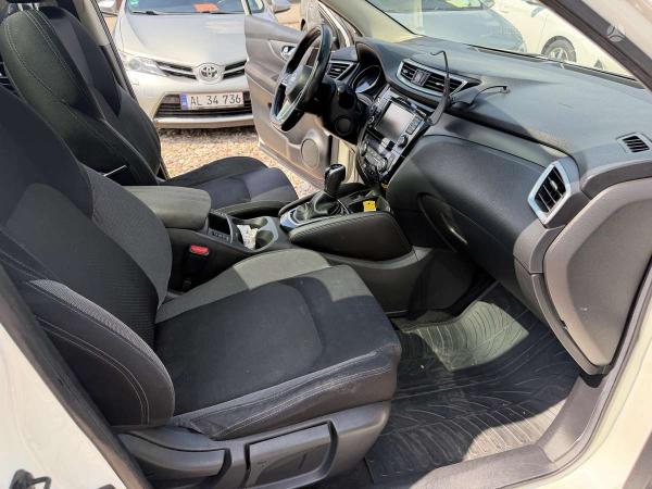 White Nissan Qashqai 2017 in Utena, with an engine capacity of 1.20 L and mileage of 200 thousand km for 7690 €, photo 7 on AUTOMOTO.COM.LV
