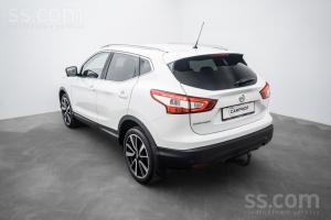 White Nissan Qashqai 2017 in Tallinn, with an engine capacity of 1.20 L and mileage of 92 thousand km for 12999 €, photo 8 on AUTOMOTO.COM.LV