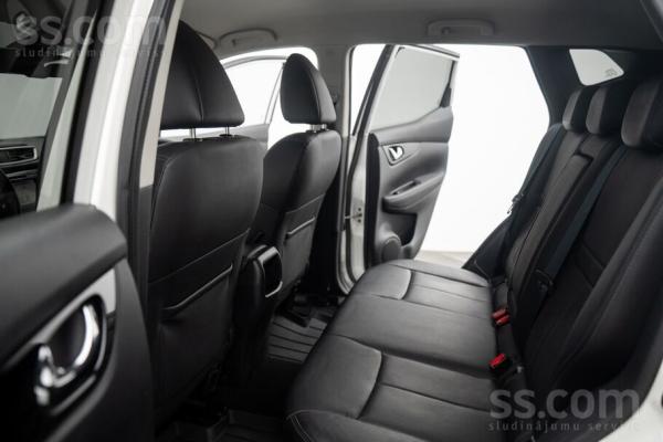 White Nissan Qashqai 2017 in Tallinn, with an engine capacity of 1.20 L and mileage of 92 thousand km for 12999 €, photo 9 on AUTOMOTO.COM.LV