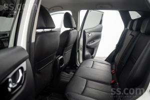 White Nissan Qashqai 2017 in Tallinn, with an engine capacity of 1.20 L and mileage of 92 thousand km for 12999 €, photo 10 on AUTOMOTO.COM.LV