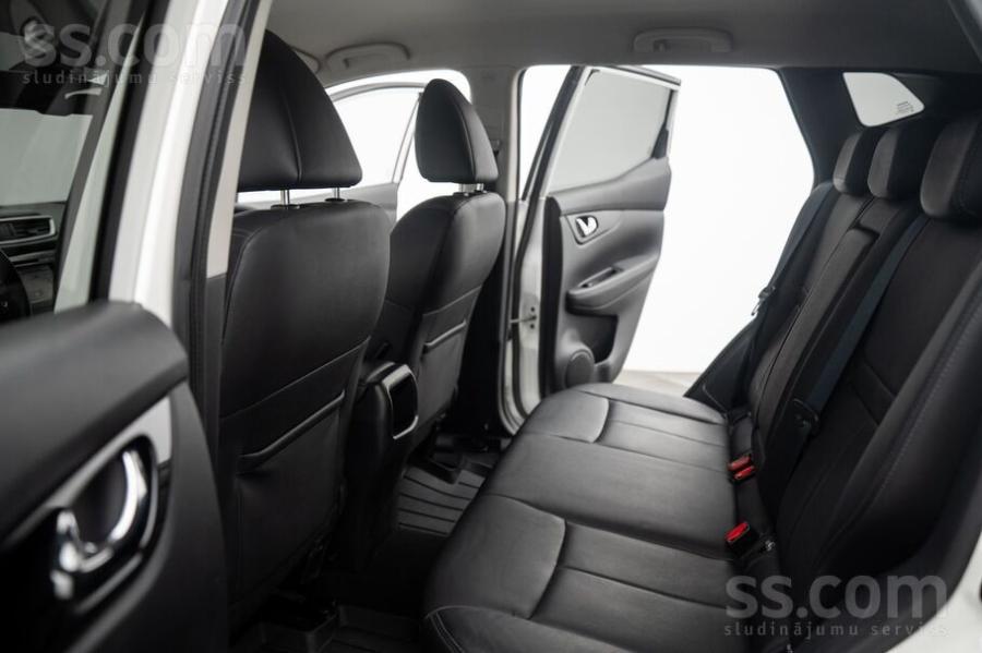 White Nissan Qashqai 2017 in Tallinn, with an engine capacity of 1.20 L and mileage of 92 thousand km for 12999 €, photo 10 on AUTOMOTO.COM.LV