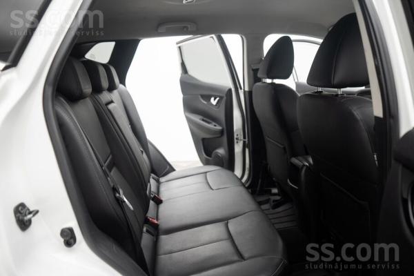 White Nissan Qashqai 2017 in Tallinn, with an engine capacity of 1.20 L and mileage of 92 thousand km for 12999 €, photo 10 on AUTOMOTO.COM.LV