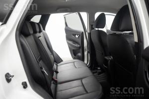 White Nissan Qashqai 2017 in Tallinn, with an engine capacity of 1.20 L and mileage of 92 thousand km for 12999 €, photo 11 on AUTOMOTO.COM.LV