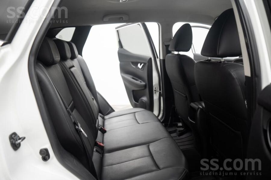 White Nissan Qashqai 2017 in Tallinn, with an engine capacity of 1.20 L and mileage of 92 thousand km for 12999 €, photo 11 on AUTOMOTO.COM.LV