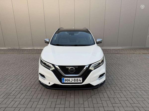 White Nissan Qashqai 2017 in Kaunas, with an engine capacity of 1.60 L and mileage of 206 thousand km for 10200 €, photo 2 on AUTOMOTO.COM.LV