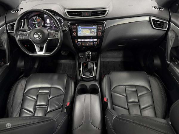 White Nissan Qashqai 2017 in Kaunas, with an engine capacity of 1.60 L and mileage of 206 thousand km for 10200 €, photo 7 on AUTOMOTO.COM.LV