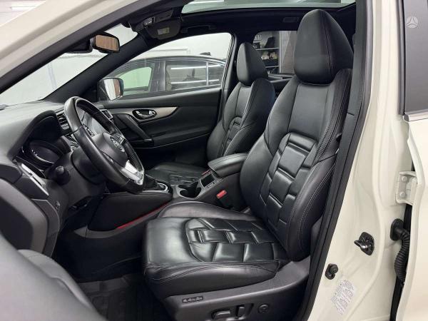 White Nissan Qashqai 2017 in Kaunas, with an engine capacity of 1.60 L and mileage of 206 thousand km for 10200 €, photo 9 on AUTOMOTO.COM.LV