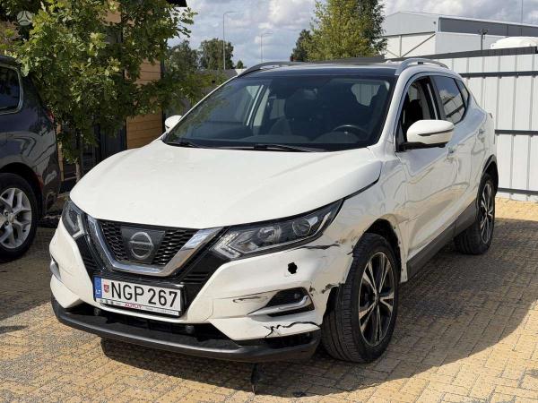 White Nissan Qashqai 2017 in Siauliai, with an engine capacity of 1.20 L and mileage of 71 thousand km for 6850 €, photo 1 on AUTOMOTO.COM.LV