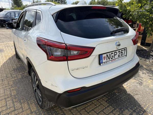 White Nissan Qashqai 2017 in Siauliai, with an engine capacity of 1.20 L and mileage of 71 thousand km for 6850 €, photo 5 on AUTOMOTO.COM.LV