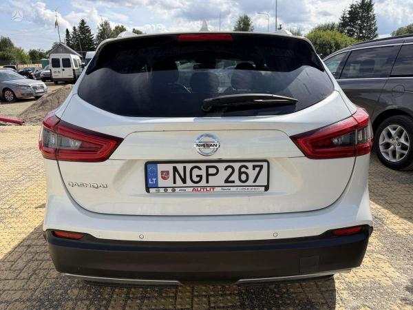 White Nissan Qashqai 2017 in Siauliai, with an engine capacity of 1.20 L and mileage of 71 thousand km for 6850 €, photo 6 on AUTOMOTO.COM.LV