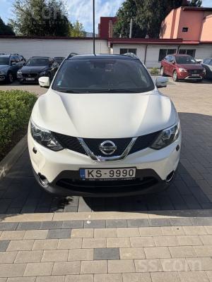 White Nissan Qashqai 2017 in Riga, with an engine capacity of 1.20 L and mileage of 132 thousand km for 9500 €, photo  on AUTOMOTO.COM.LV