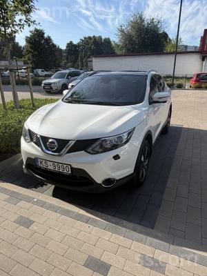 White Nissan Qashqai 2017 in Riga, with an engine capacity of 1.20 L and mileage of 132 thousand km for 9500 €, photo 3 on AUTOMOTO.COM.LV