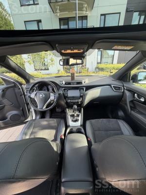 White Nissan Qashqai 2017 in Riga, with an engine capacity of 1.20 L and mileage of 132 thousand km for 9500 €, photo 6 on AUTOMOTO.COM.LV