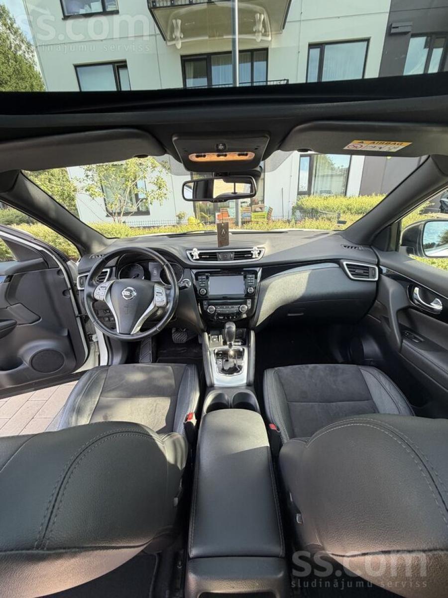 White Nissan Qashqai 2017 in Riga, with an engine capacity of 1.20 L and mileage of 132 thousand km for 9500 €, photo 6 on AUTOMOTO.COM.LV