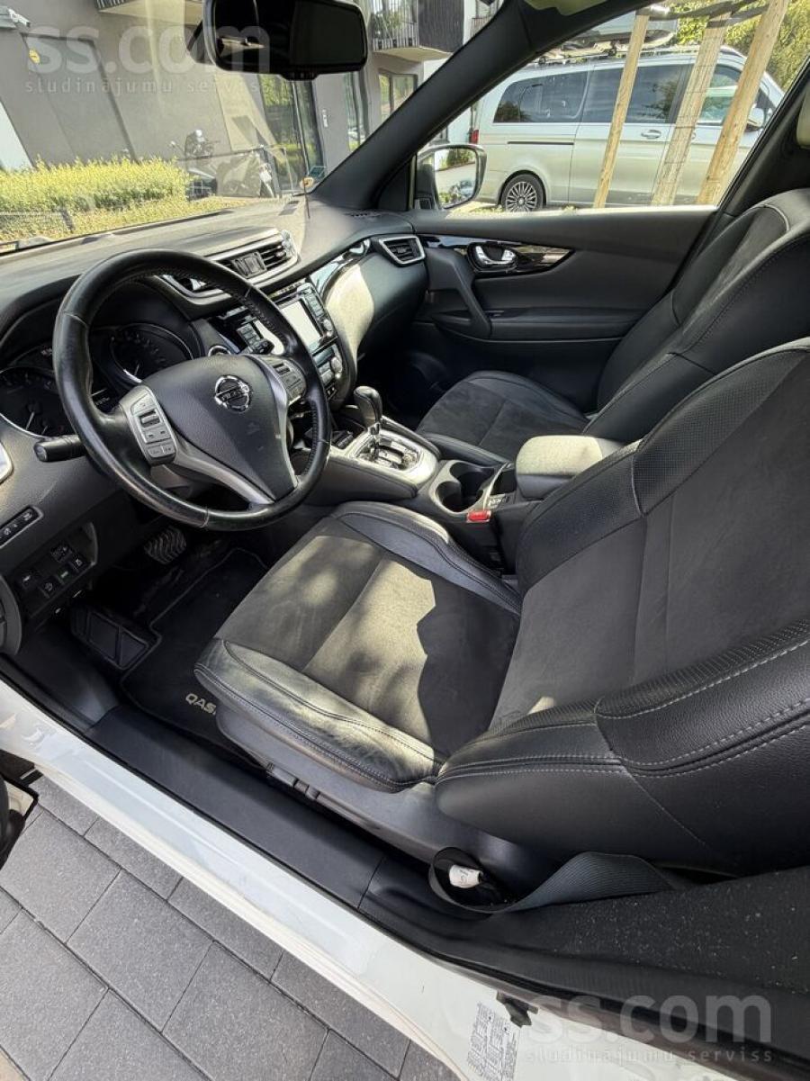 White Nissan Qashqai 2017 in Riga, with an engine capacity of 1.20 L and mileage of 132 thousand km for 9500 €, photo 8 on AUTOMOTO.COM.LV