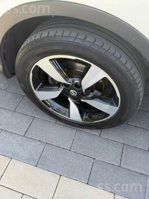 White Nissan Qashqai 2017 in Riga, with an engine capacity of 1.20 L and mileage of 132 thousand km for 9500 €, photo 9 on AUTOMOTO.COM.LV