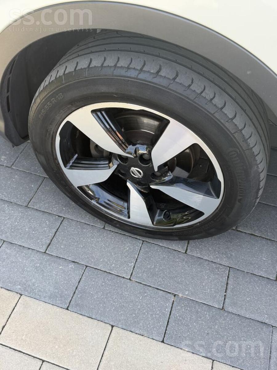 White Nissan Qashqai 2017 in Riga, with an engine capacity of 1.20 L and mileage of 132 thousand km for 9500 €, photo 9 on AUTOMOTO.COM.LV