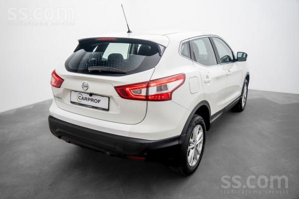 White Nissan Qashqai 2017 in Tallinn, with an engine capacity of 1.20 L and mileage of 138 thousand km for 9599 €, photo 3 on AUTOMOTO.COM.LV