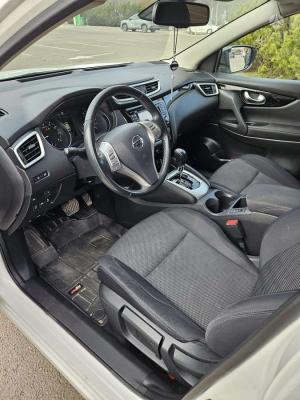 White Nissan Qashqai 2017 in Siauliai, with an engine capacity of 1.20 L and mileage of 122 thousand km for 10550 €, photo 3 on AUTOMOTO.COM.LV