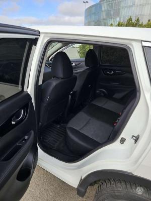 White Nissan Qashqai 2017 in Siauliai, with an engine capacity of 1.20 L and mileage of 122 thousand km for 10550 €, photo 6 on AUTOMOTO.COM.LV