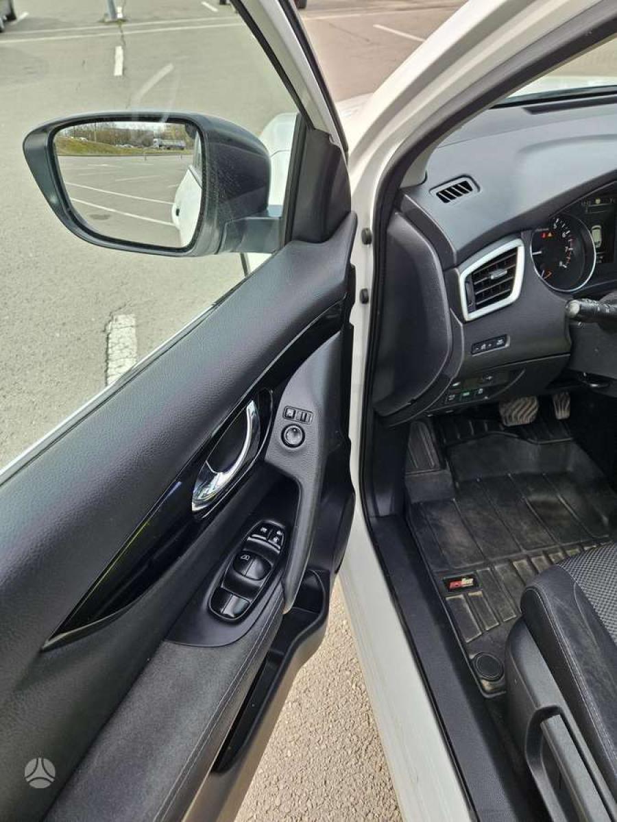 White Nissan Qashqai 2017 in Siauliai, with an engine capacity of 1.20 L and mileage of 122 thousand km for 10550 €, photo 7 on AUTOMOTO.COM.LV